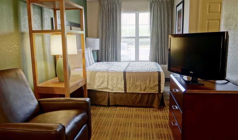 Orlando, FL - Orlando - Maitland - Summit Tower Blvd. Hotel | Extended ...