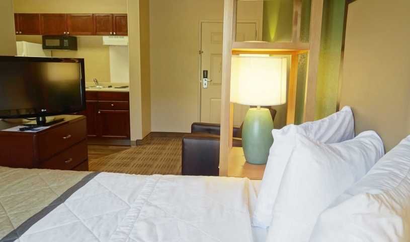 Orlando, FL - Orlando - Maitland - Summit Tower Blvd. Hotel | Extended ...