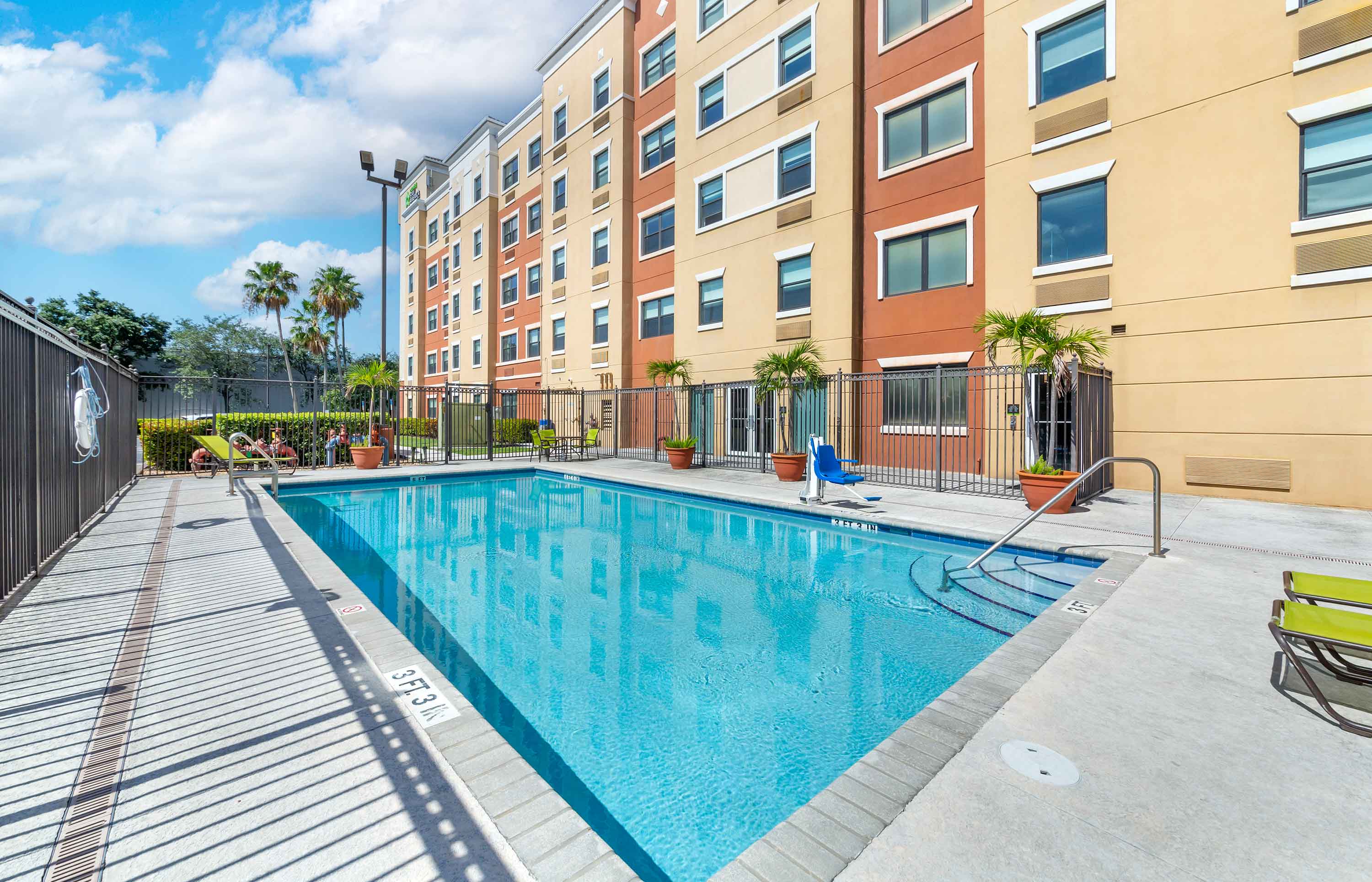 Miami, FL Extended Stay Hotels | Extended Stay America