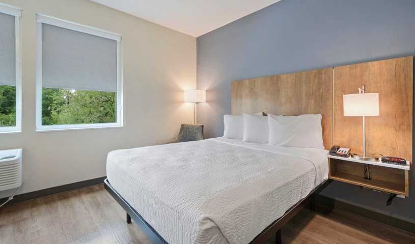 Austin, TX - Premier Suites Austin - Austin Airport Hotel | Extended ...