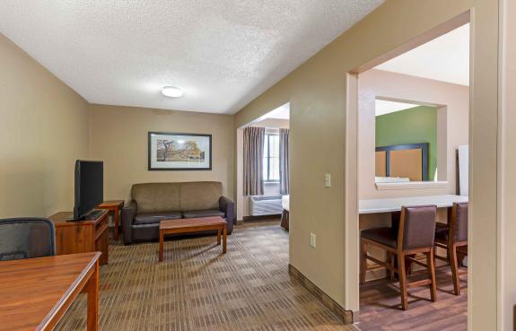 Raleigh, NC - Raleigh - North Raleigh - Wake Towne Drive Hotel ...